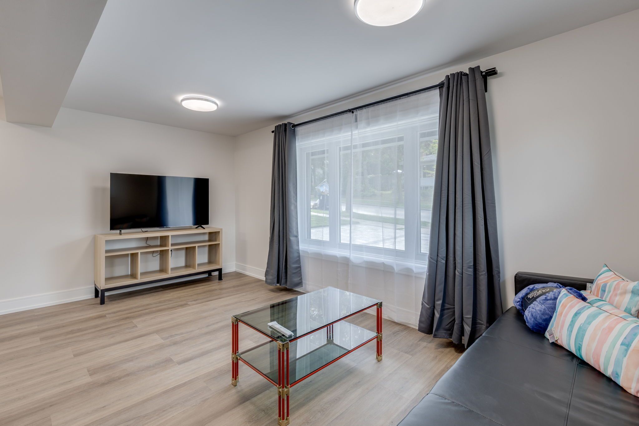 Modern 3-bedroom Escape + Free Parking - Markham