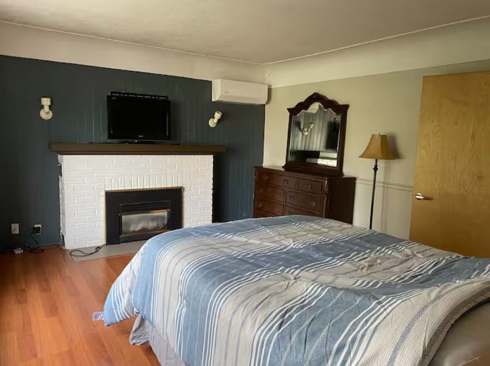 The Bluewater House - Chatham-Kent | Stayz