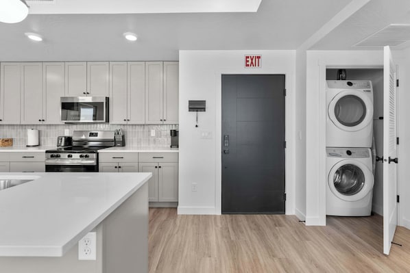 Condo, várias camas, cozinha, vista para a montanha (Terra Vista) | Cozinha privada | Geladeira, micro-ondas, fogão, cooktop