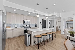 Condo, várias camas, cozinha, vista para a montanha (Terra Vista) | Cozinha privada | Geladeira, micro-ondas, fogão, cooktop