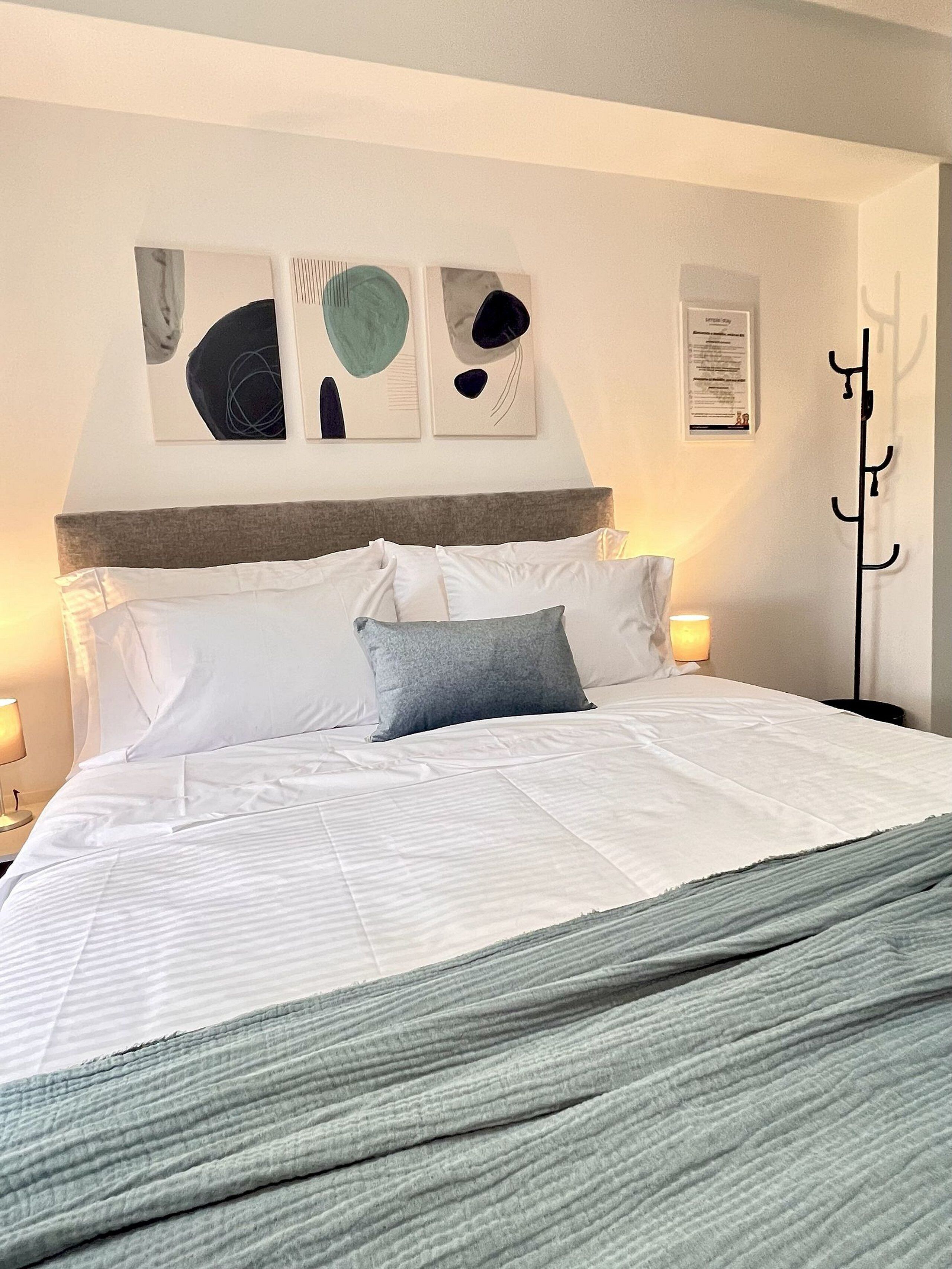 Apartamento Básico | Cofre no quarto, secretária 