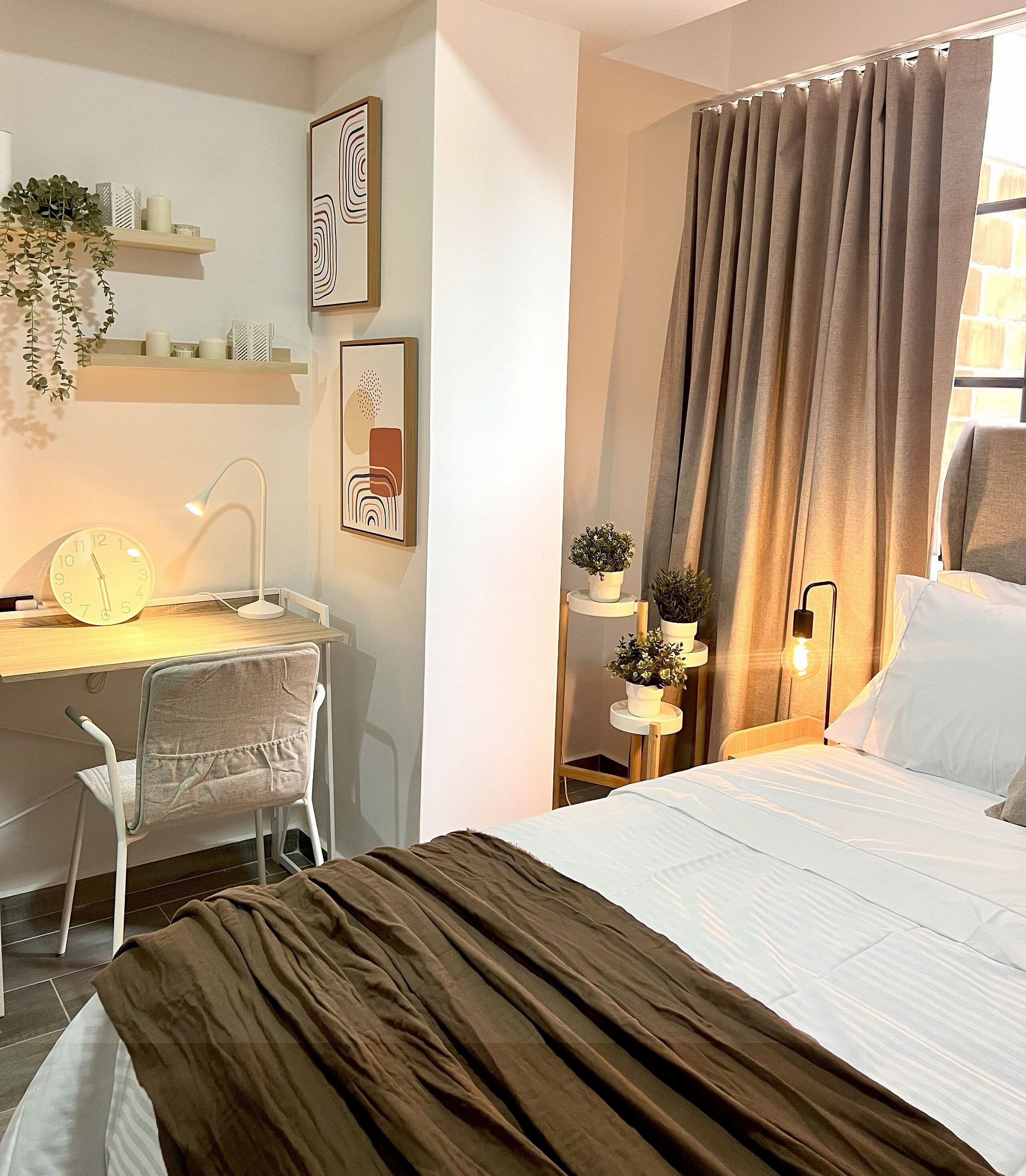 Apartamento Básico | Cofre no quarto, secretária 