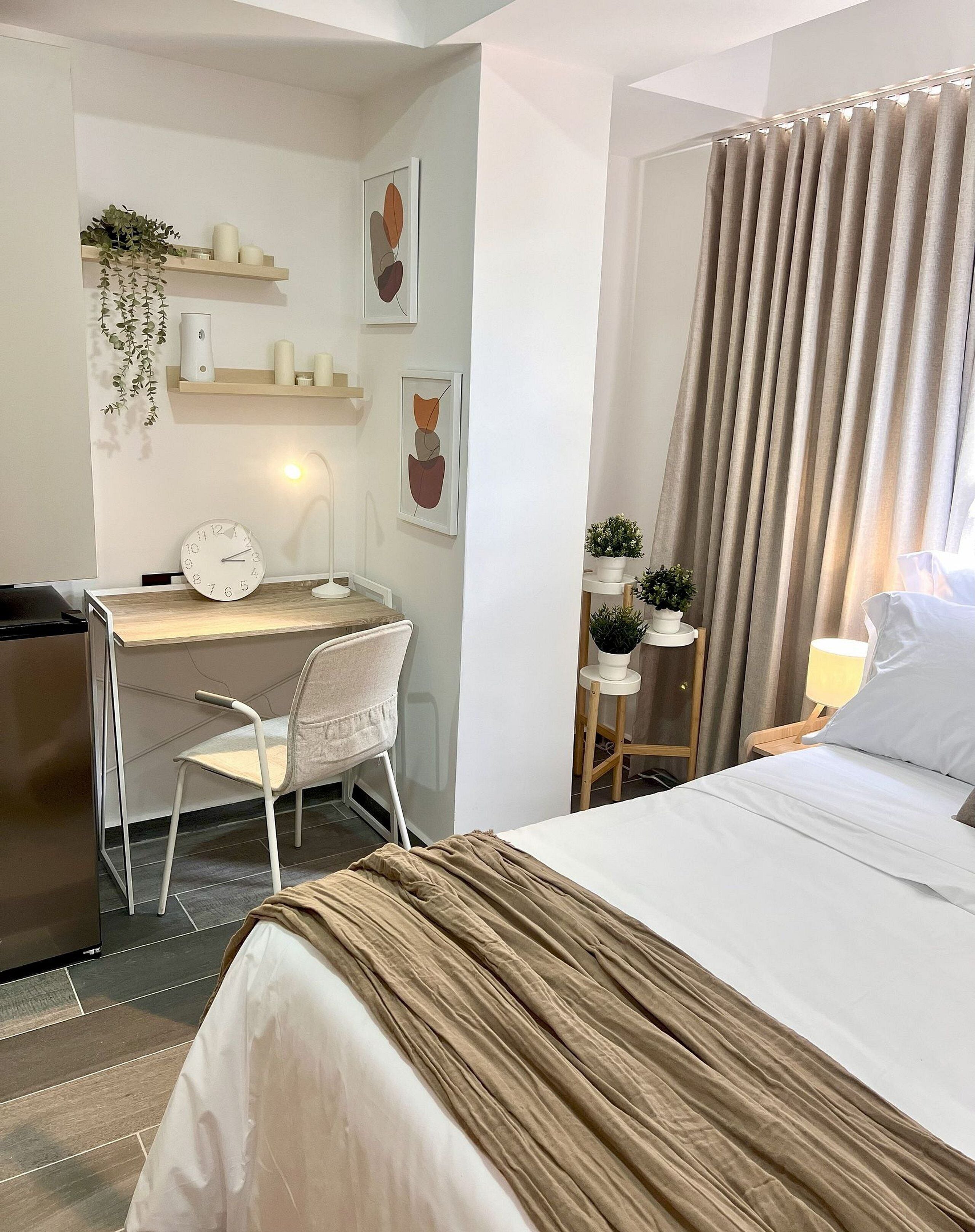 Apartamento Básico | Cofre no quarto, secretária 