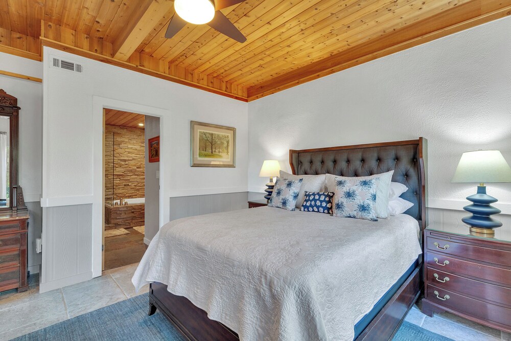 Sophisticated, Serene Waterfront Paradise on Lake Travis - Spicewood | Vrbo