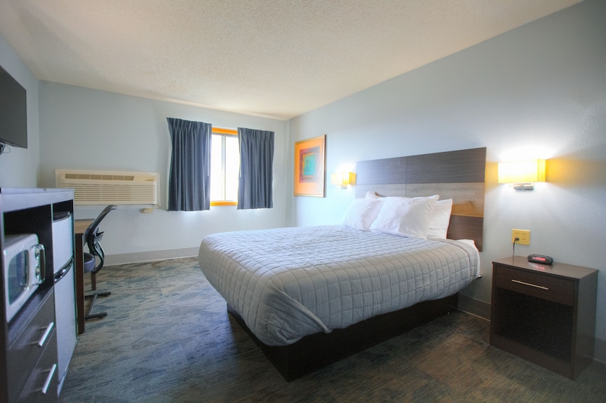 Lincoln Hotel - Single Queen - Lincoln, NE