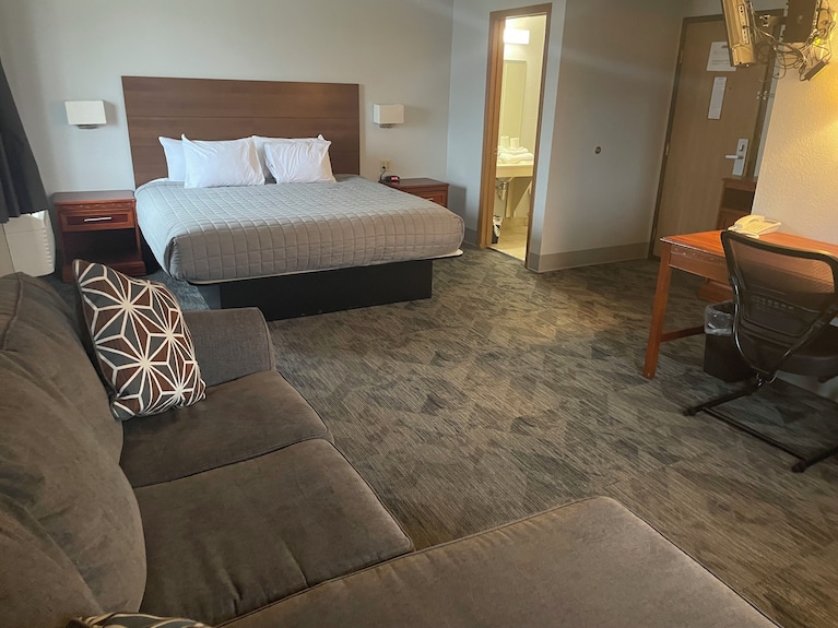 Lincoln Hotel - King Deluxe - Lincoln, NE