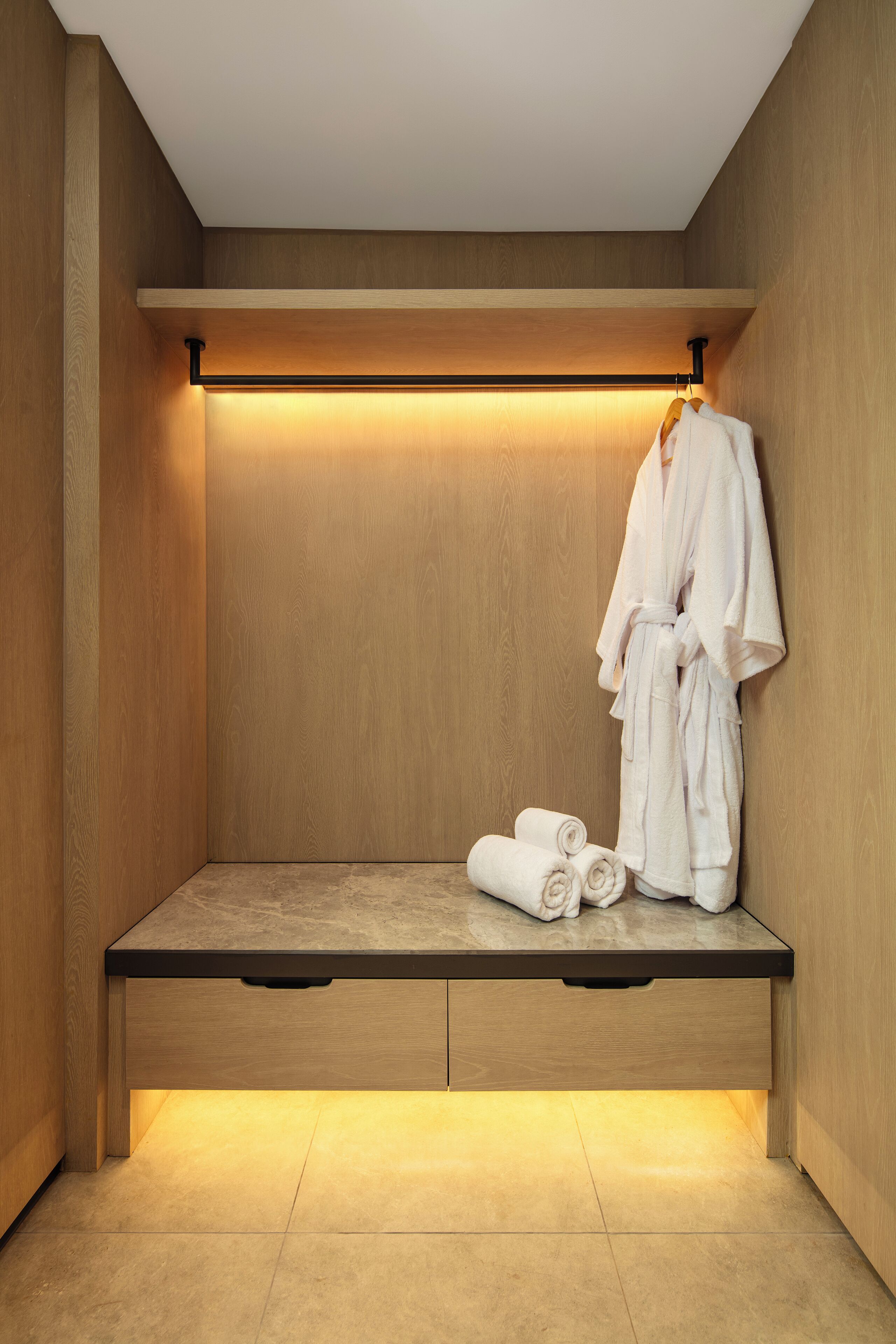 Suite Executiva, 1 quarto | Casa de banho | Artigos de higiene pessoal grátis, um secador de cabelo, roupões 