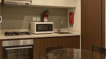 Apartamento, Vista para a cidade | Cozinha privada