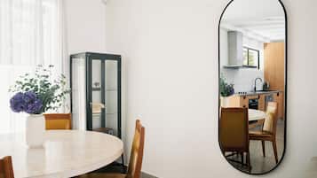 Apartamento, vista para o pátio | Cofre no quarto, Wi-fi grátis
