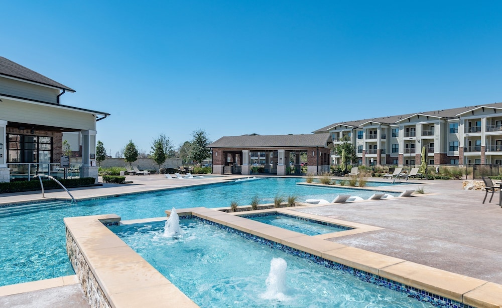 Landing Apartments - Grand Harbor - Texas