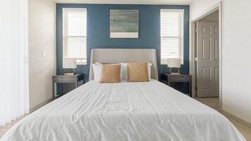 Apartamento, 1 quarto | Com decoração personalizada, com mobília individualizada, secretária 