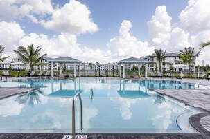 Piscina exterior, toldos gratuitos, espreguiçadeiras 