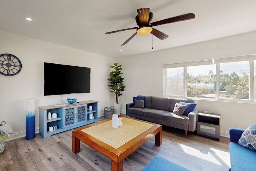 Spacious 2br 2ba Cliffside Bungalow Near Sdsu Jacuzzi Tub Family Friendly - Spring Valley, CA