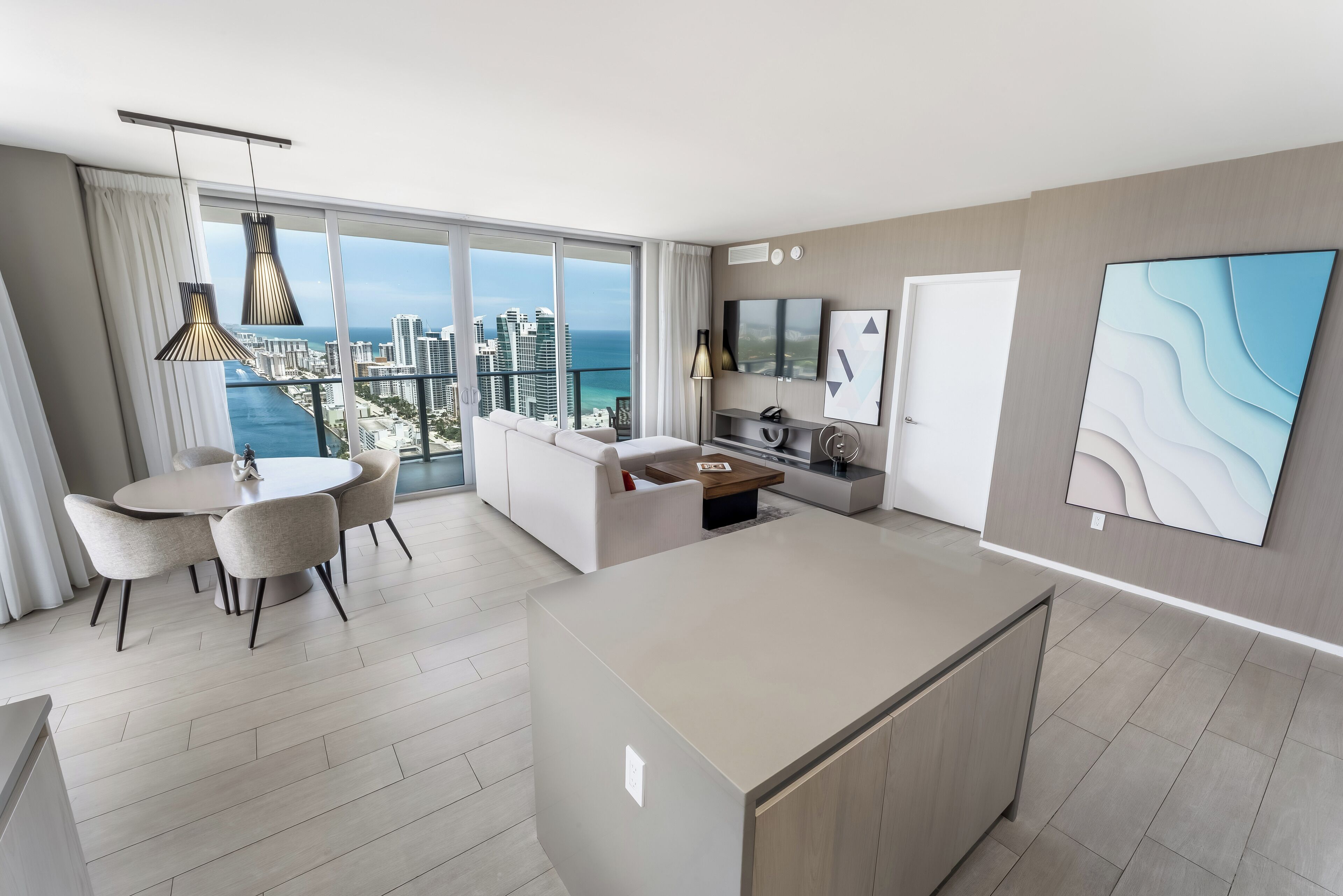 Charming 2-bedroom Condo With Fitness Room And Ac In Awesome Hollywood - Hollywood, FL