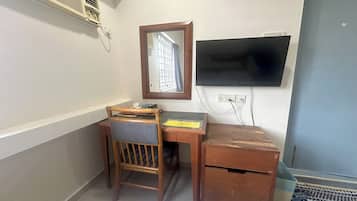 Quarto Familiar | Secretária, camas desdobráveis, Wi-fi grátis, roupa de cama fornecida