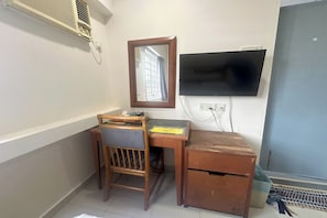 Quarto Familiar | Secretária, camas desdobráveis, Wi-fi grátis, roupa de cama fornecida