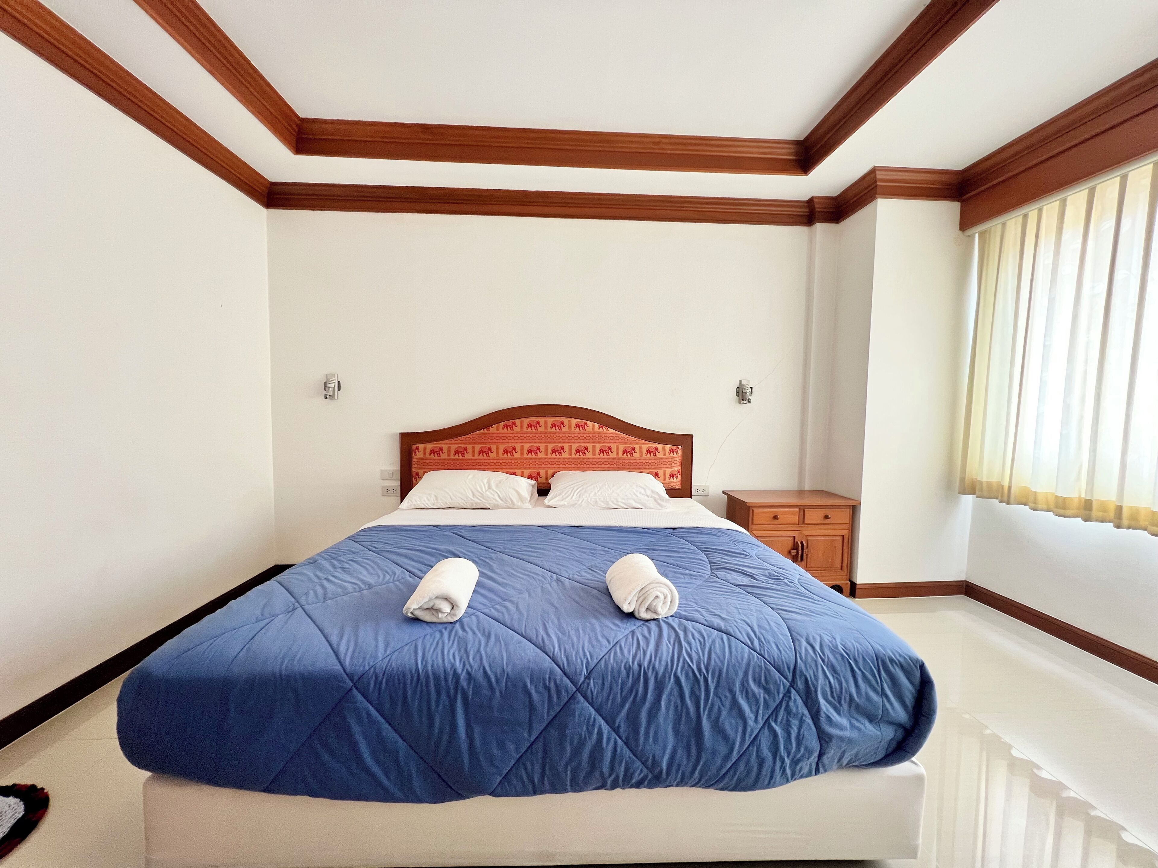 Quarto casal standard | Escrivaninha, cortinas blackout, Wi-Fi, roupa de cama