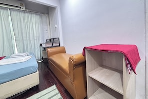 Ferro/tábua de engomar, Wi-fi grátis, roupa de cama fornecida