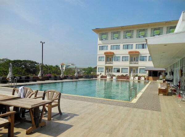 New Siya Hotel - Roi Et