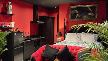 Quarto Duplo Sénior | Minibar, cofre no quarto, secretária