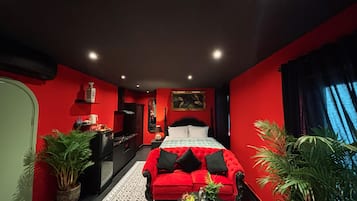 Quarto Duplo Sénior | Minibar, cofre no quarto, secretária