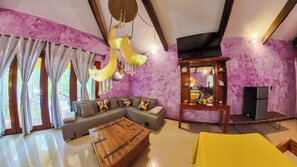 Villa Superior, pátio, vista para o jardim | Com decoração personalizada, com mobília individualizada, secretária