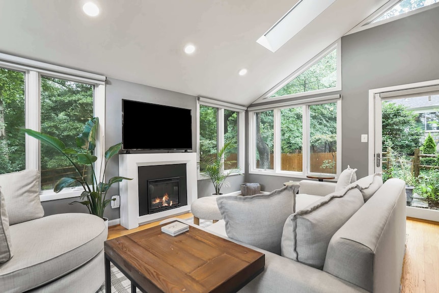 Sojourn Beautiful Family Home With Beach Access & Backyard - 버크