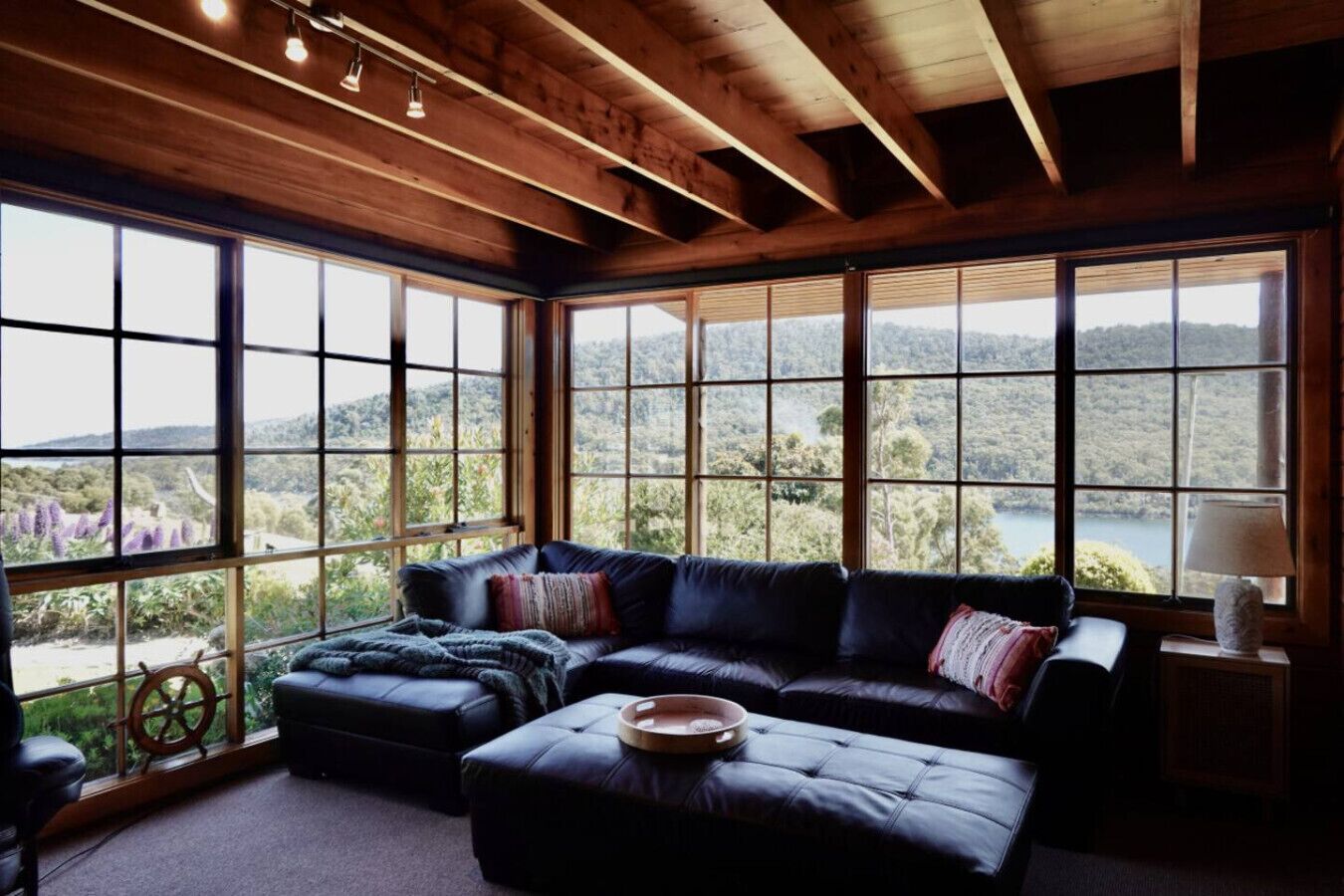 Exclusive Cottage: Views, Gardens, & Fireplaces - Tasmania