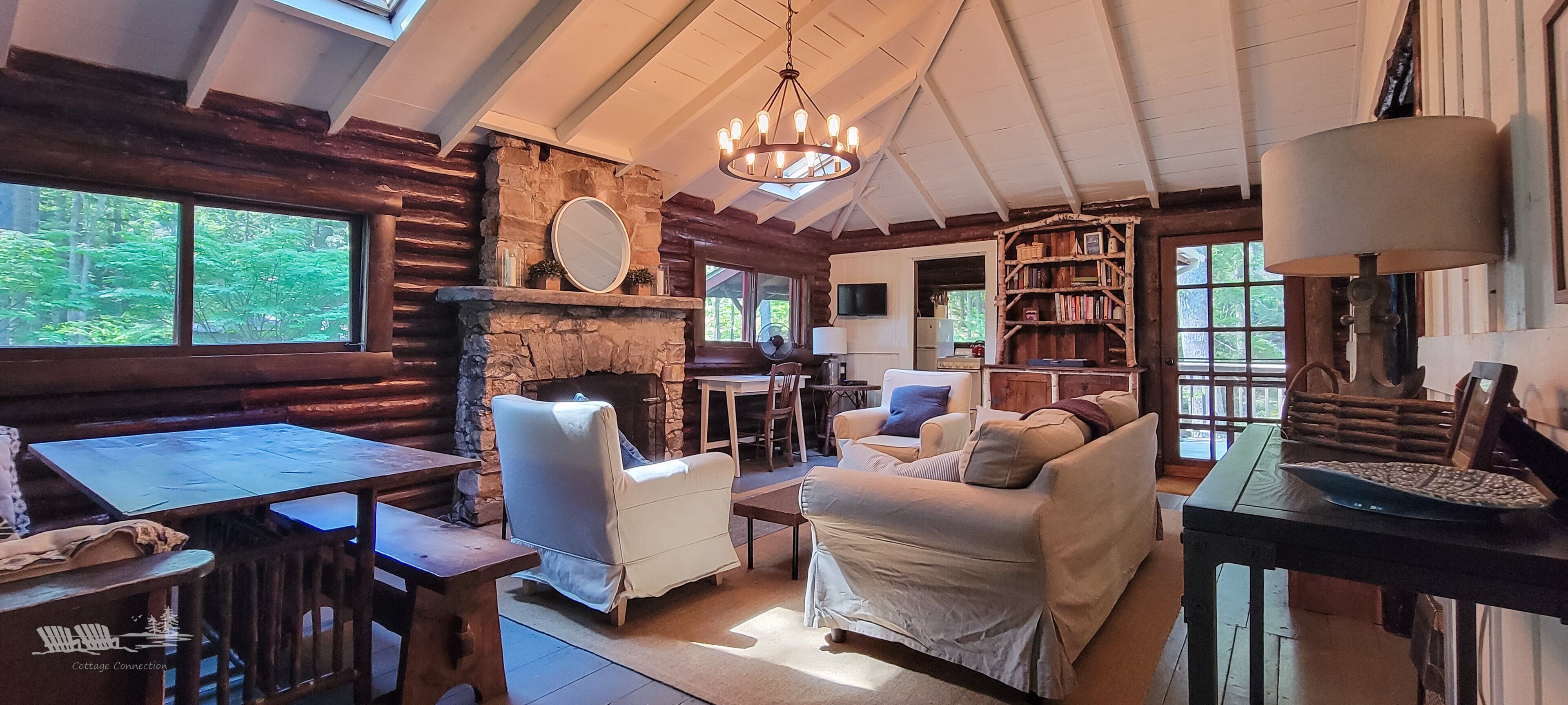 The Hideout: Renovated 1920s Log Cabin In Sprucewold With Association Beach Access & Modern Style - Boothbay Harbor, ME