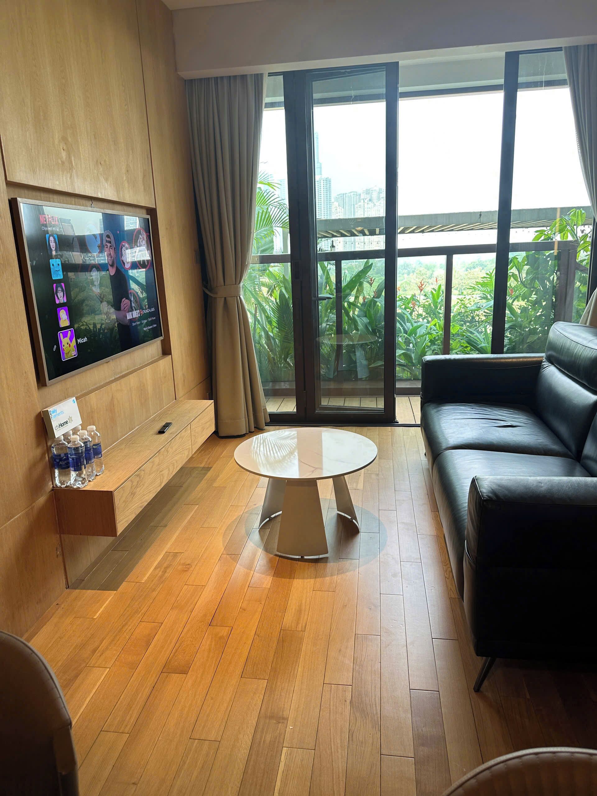 Apartamento superluxo, sacada, vista para a cidade | Escrivaninha, espaço de trabalho para notebook, Wi-Fi de cortesia