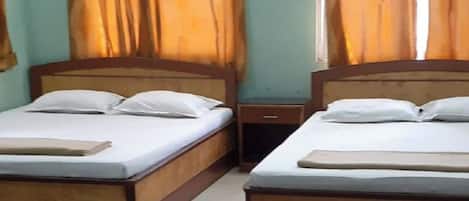 Quarto Quádruplo Deluxe | Roupa hipoalergénica, secretária, quartos insonorizados, Wi-fi grátis