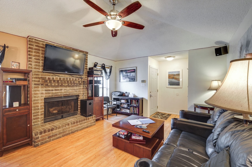 4 Blocks To At&t Stadium: Home W/ Bbq-ready Yard! - Arlington, TX