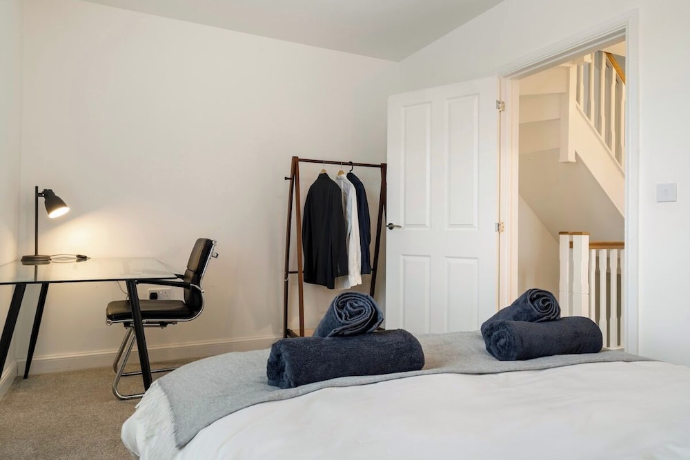 4-Bed in Coulsdon 20 min London, 20 min Gatwick 2 - Coulsdon | Vrbo
