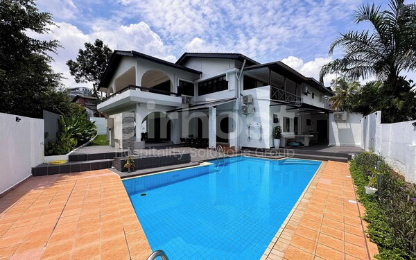 Damansara Heights Luxury Villa With Pool - Kuala Lumpur