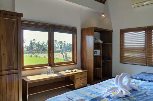 Quarto Duplo Comfort, vista para o jardim | Secretária, Wi-fi grátis