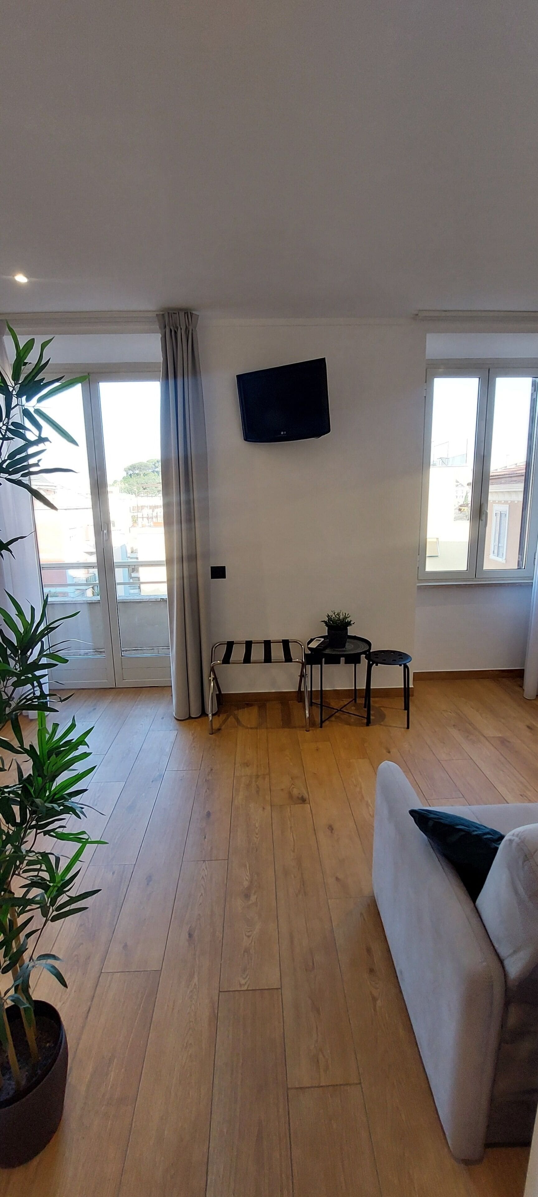 Quarto triplo superior | Cofres nos quartos, cortinas blackout, quartos à prova de som