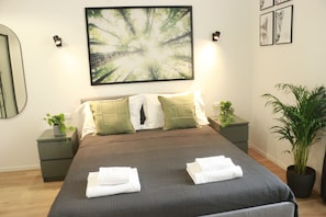 Quarto casal clássico | Cofres nos quartos, ferros/tábuas de passar roupa, Wi-Fi de cortesia