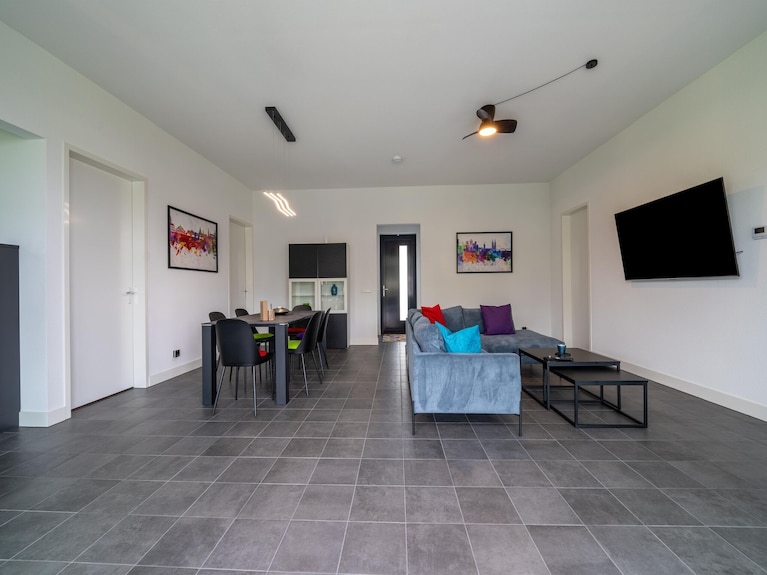 Vrijstaande 6-persoons Villa Met Omheinde Tuin, Ruime Woonkeuken, Ligbad éN Privé Steiger Aan Het Water - Lelystad