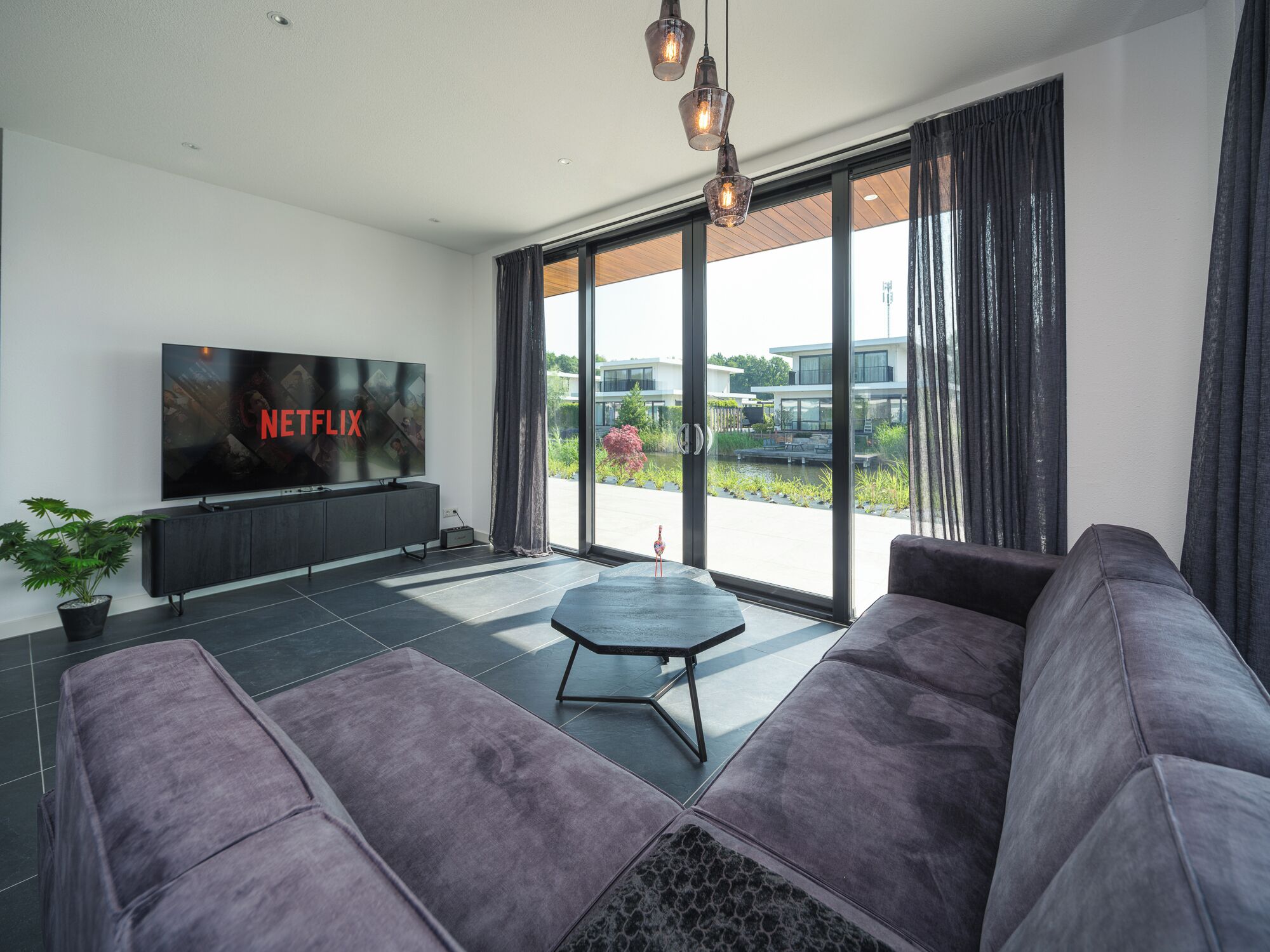 Stijlvolle 4-persoons Villa Met Sauna, Omheinde Tuin Aan Het Water, Luxe Keuken En Kindvriendelijke Voorzieningen. - Lelystad