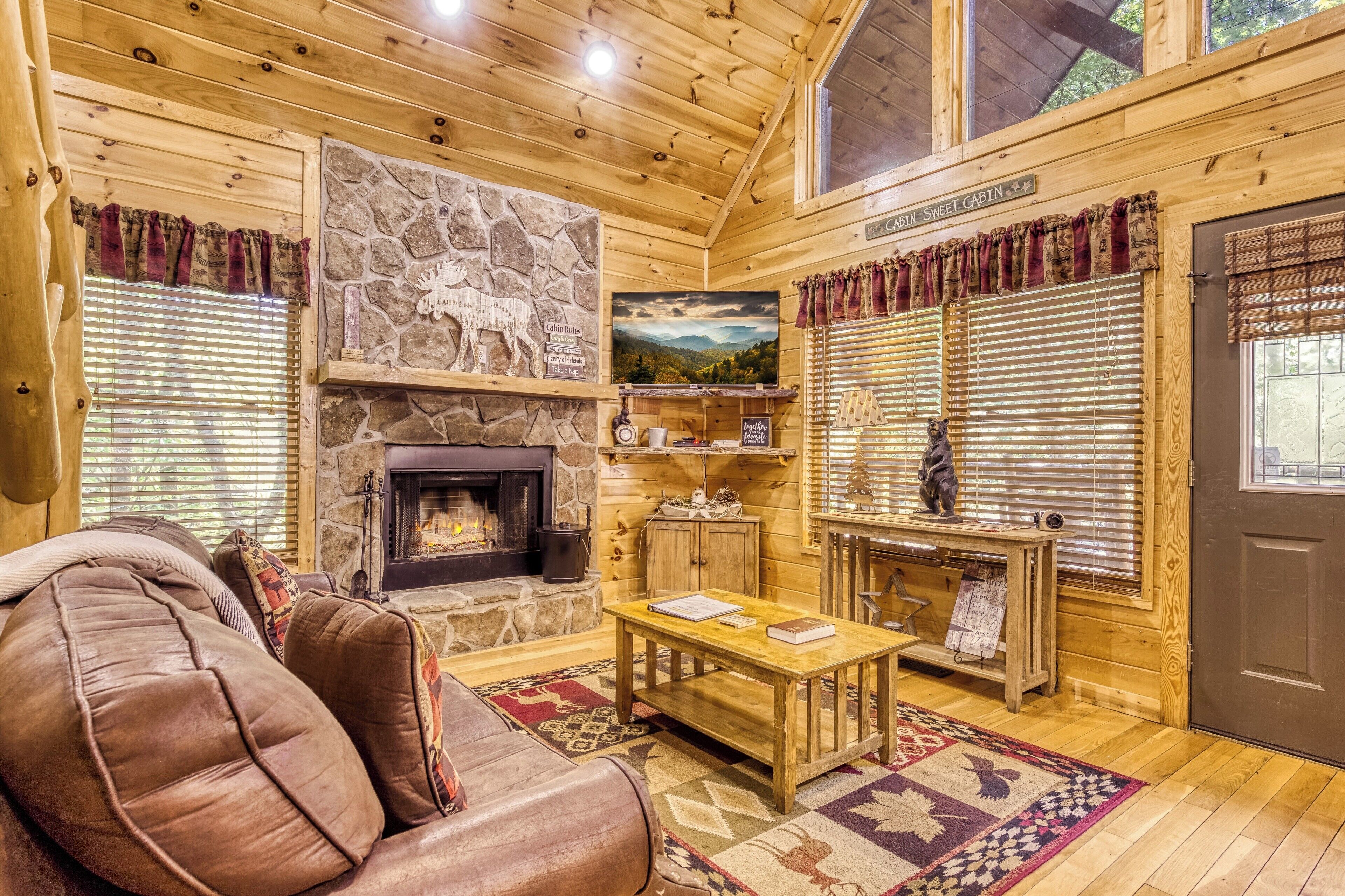 Starry Night Cabin In Wears Valley Just Minutes From Metcalf Bottoms - Townsend, TN