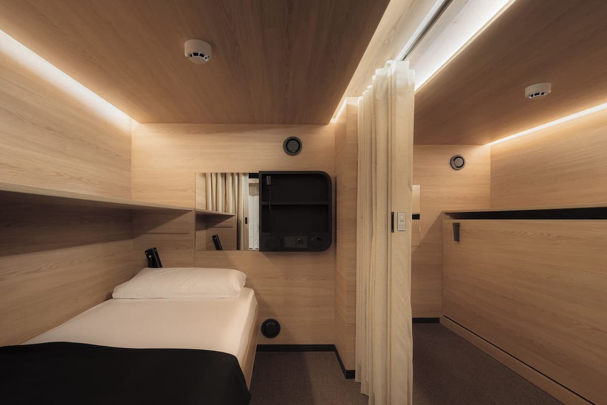 Quarto conforto, 2 camas de solteiro | Roupas de cama premium, espaço de trabalho para notebook