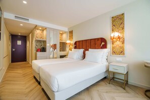 Cofre no quarto, cortinas/cortinados opacos, quartos insonorizados 