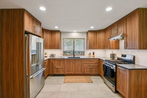 Casa, 4 quartos | Cozinha privada | Geladeira, fogão, cafeteira/chaleira, torradeira