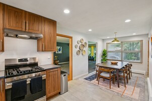 Casa, 4 quartos | Cozinha privada | Geladeira, fogão, cafeteira/chaleira, torradeira