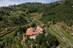 Secretária, secretária adequada para computadores portáteis