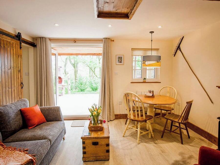 Cabine, 2 quartos (Hare - Eco lodge with hot tub) | Quartos insonorizados, roupa de cama fornecida