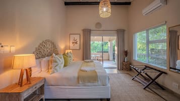 Suite Executiva, varanda, vista para o jardim | Cofre no quarto, ferro/tábua de engomar, Wi-fi grátis