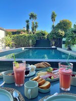 Pequeno-almoço completo diário incluído