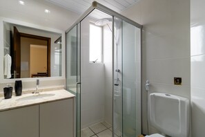 Apartamento Básico | Casa de banho | Artigos de higiene pessoal grátis 