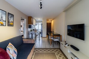 Apartamento Básico | Sala de estar | Televisor 
